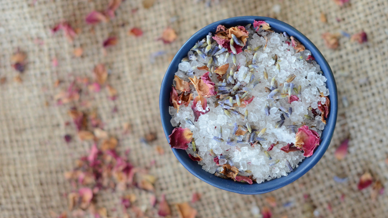 How to Make an Herbal Bath Tea and Soak - No Fuss Natural